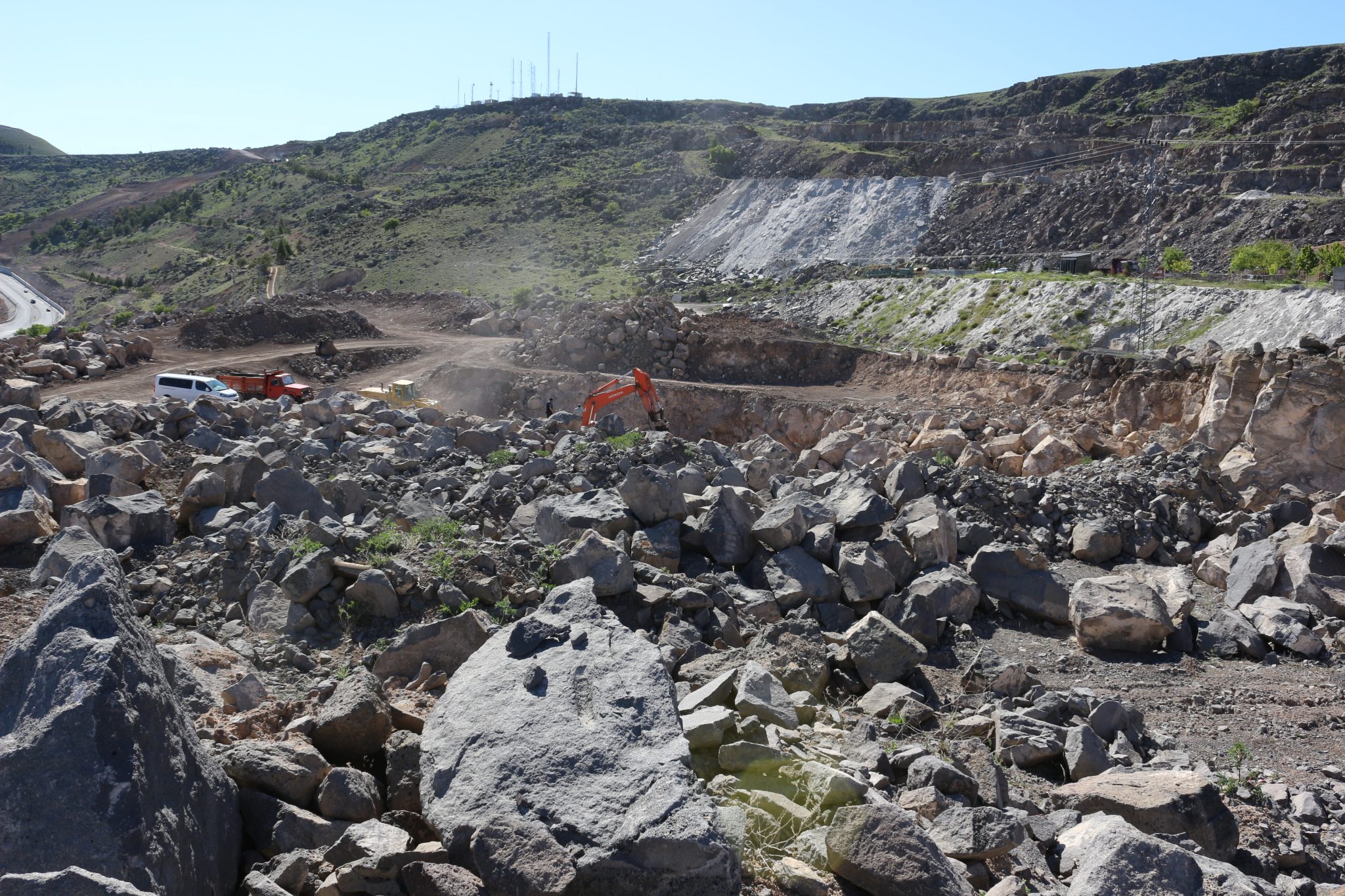 Andezit Nedir? - Ak Doğaltaş - Bazalt